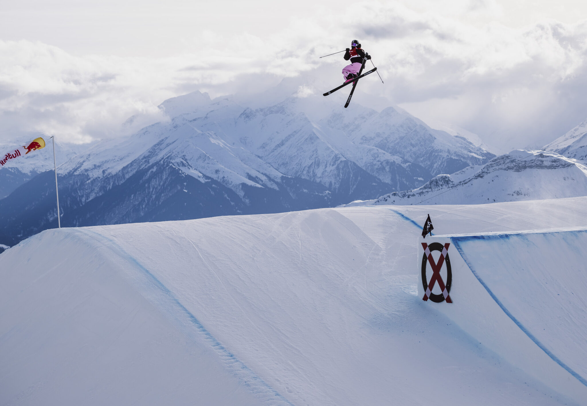 FREESKI SLOPESTYLE QUALIFICATION MEN: THREE SWISS RIDERS ADVANCE - LAAX ...
